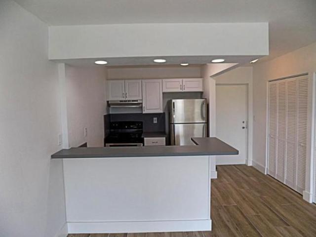 1 Br, 1 bath, Apartment 8951 NE 8th Avenue