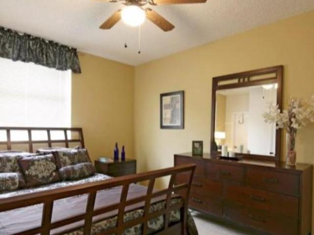 1 Br, 1 bath, Apartment 8960 SW 122nd Avenue