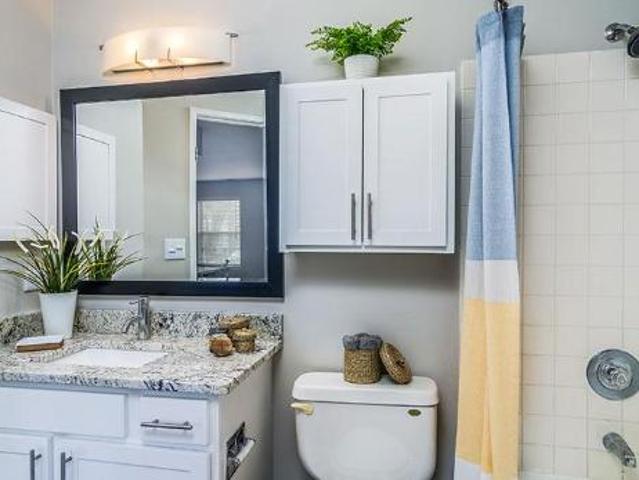 1 Br, 1 bath, Apartment 896 Benedetti Dr