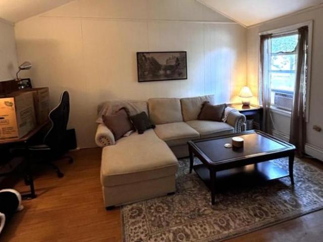 1 Br, 1 bath, Apartment 8 Goff St