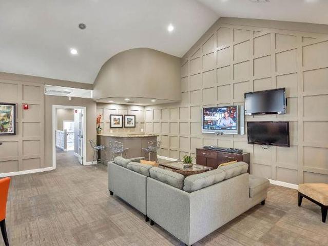 1 Br, 1 bath, Apartment 909 E Camelback Rd