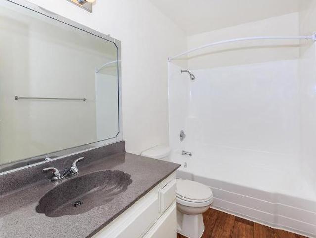 1 Br, 1 bath, Apartment 909 S Knott Ave