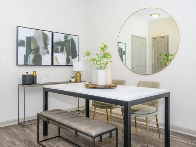 1 Br, 1 bath, Apartment 900 E Six Forks Rd
