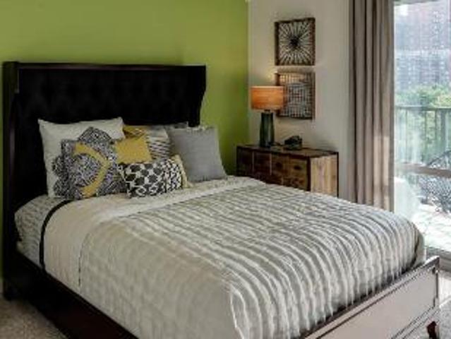 1 Br, 1 bath, Apartment 900 S Clark St