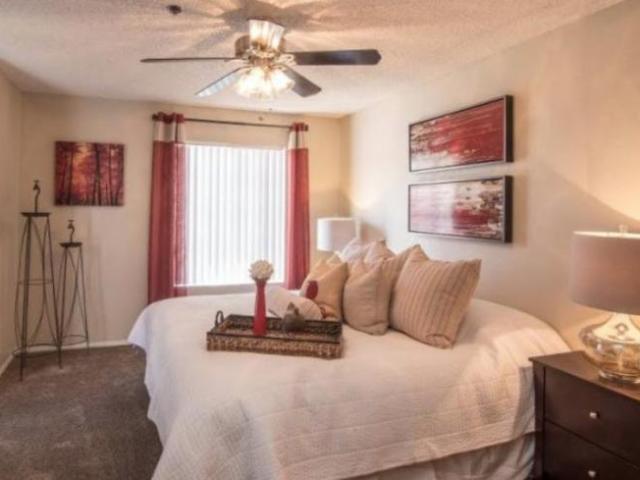 1 Br, 1 bath, Apartment 900 W Grove Pkwy