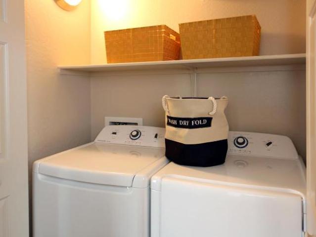 1 Br, 1 bath, Apartment 901 S Alma School Rd