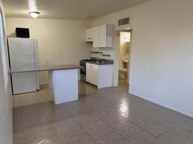 1 Br, 1 bath, Apartment 903 S Mariana St