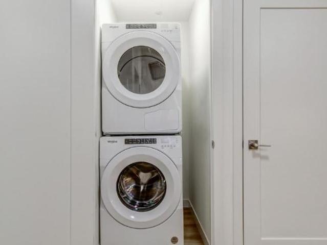 1 Br, 1 bath, Apartment 90 Carling St