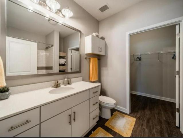 1 Br, 1 bath, Apartment 910 Walnut Ave