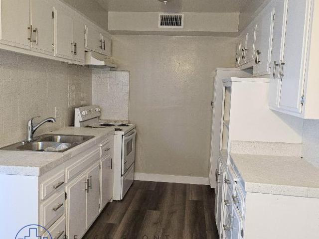 1 Br, 1 bath, Apartment 912 E La Palma Dr