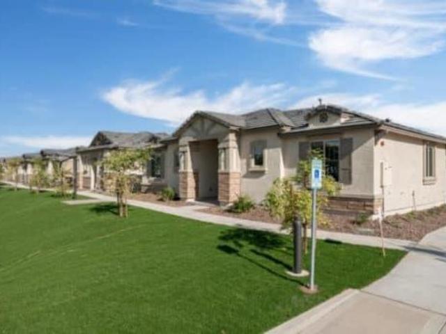 1 Br, 1 bath, Apartment 920 W Combs Rd