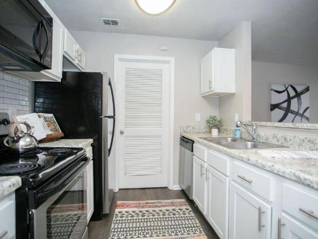 1 Br, 1 bath, Apartment 9230 Nesbit Ferry Road