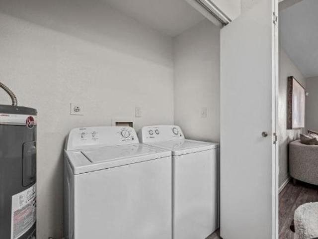 1 Br, 1 bath, Apartment 9350 N 67th Ave