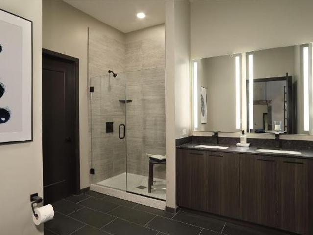 1 Br, 1 bath, Apartment 939 W Washington Blvd