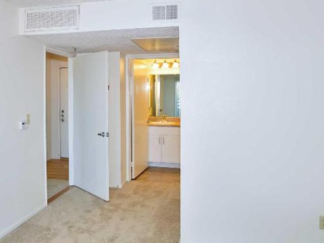 1 Br, 1 bath, Apartment 9400 La Tijera Blvd