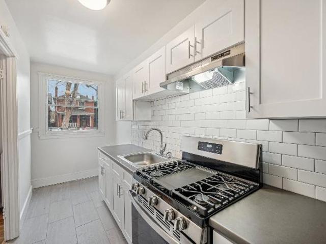1 Br, 1 bath, Apartment 940 950 North Clarkson Street