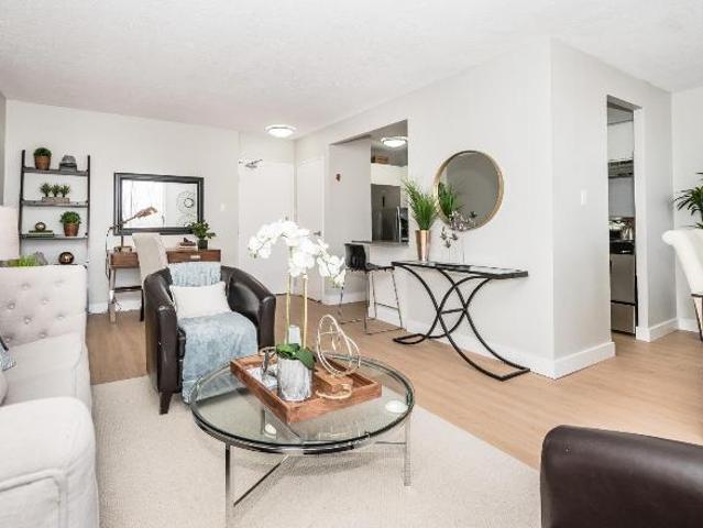 1 Br, 1 bath, Apartment 955 Warwick Crt