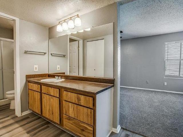 1 Br, 1 bath, Apartment 9590 Forest Ln