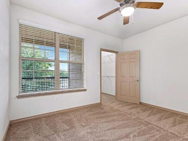 1 Br, 1 bath, Apartment 9500 Trinity Blvd