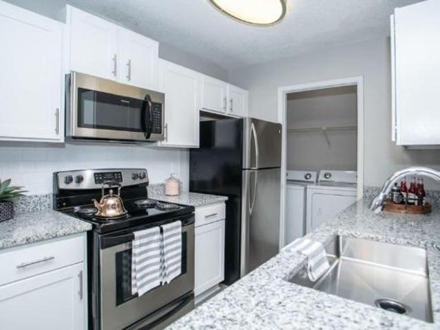 1 Br, 1 bath, Apartment 950 Executive Drive