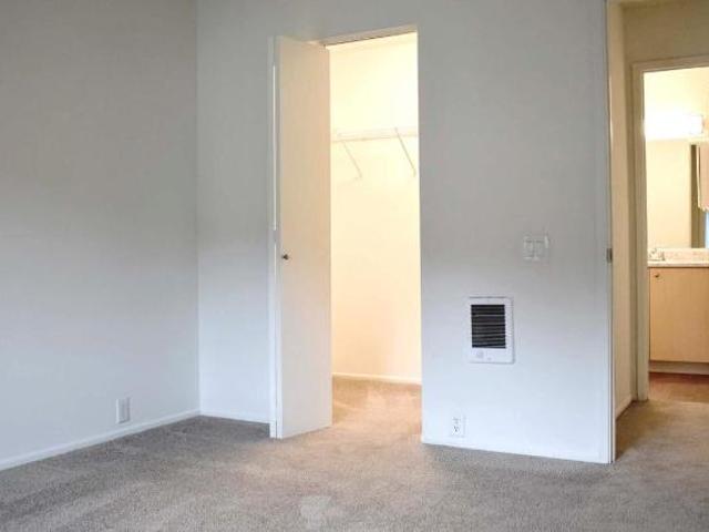1 Br, 1 bath, Apartment 9515 Genesee Ave
