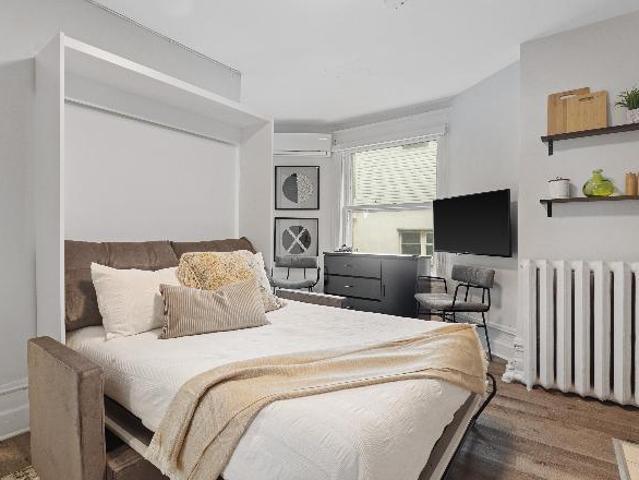 1 Br, 1 bath, Apartment 95 Henderson Avenue