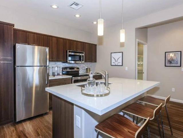 1 Br, 1 bath, Apartment 9750 N Oracle Rd