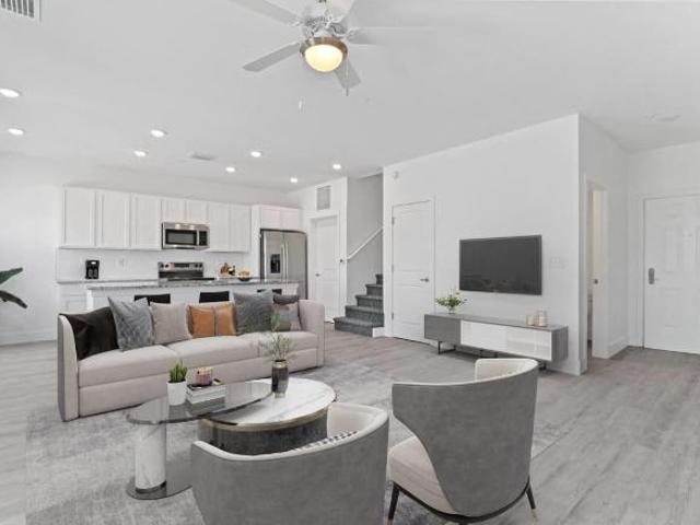 1 Br, 1 bath, Apartment 9755 SE Federal Hwy