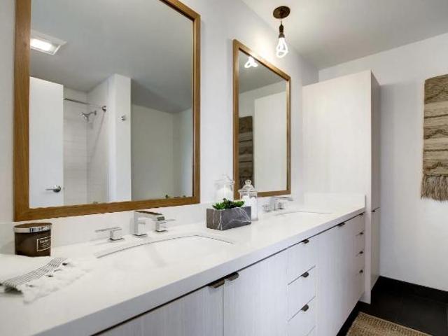 1 Br, 1 bath, Apartment 975 SE 11th Ave