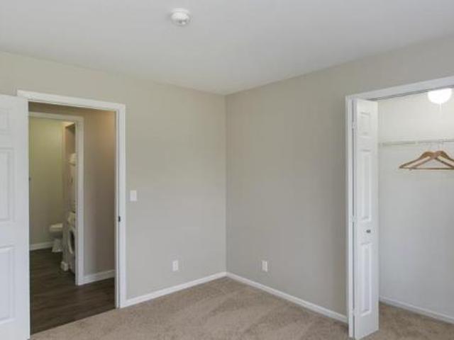 1 Br, 1 bath, Apartment 970 Fairway Dr