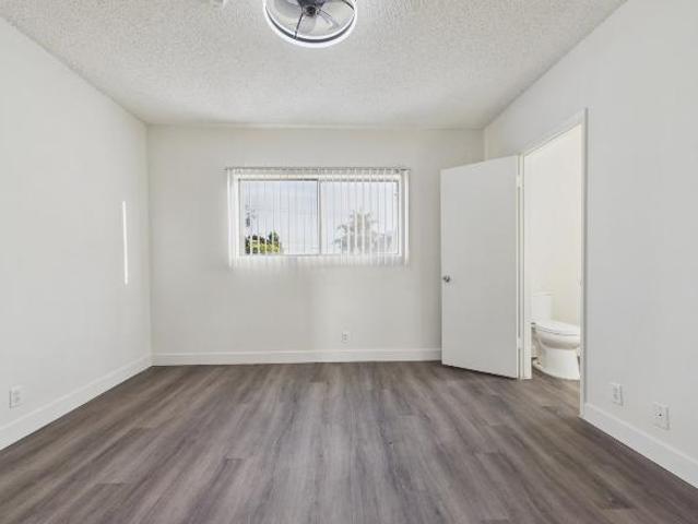 1 Br, 1 bath, Apartment 9841 9853 Cedar Court