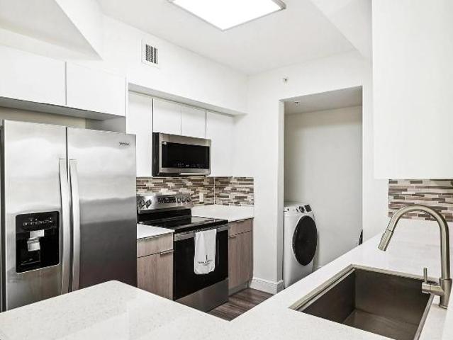 1 Br, 1 bath, Apartment 987 SW 37th Avenue