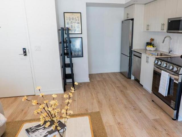 1 Br, 1 bath, Apartment 980 Lansdowne Ave