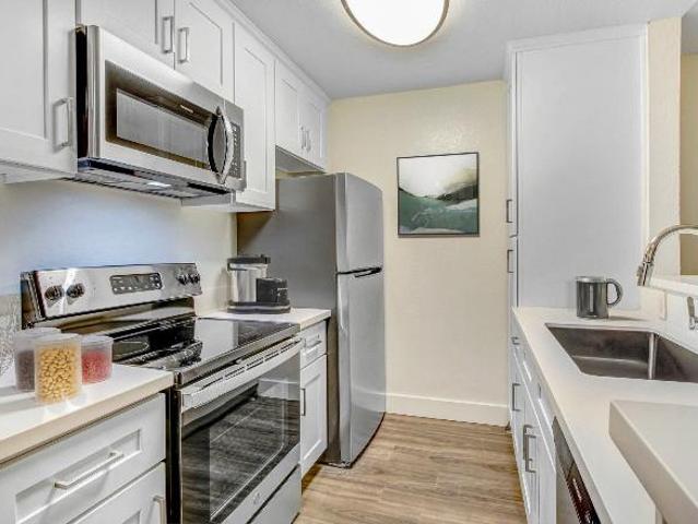 1 Br, 1 bath, Apartment 9810 Zelzah Ave