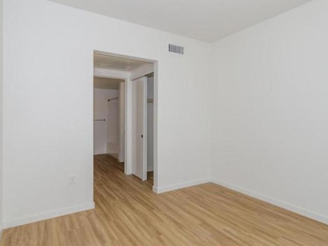 1 Br, 1 bath, Apartment 998 Riverfront St