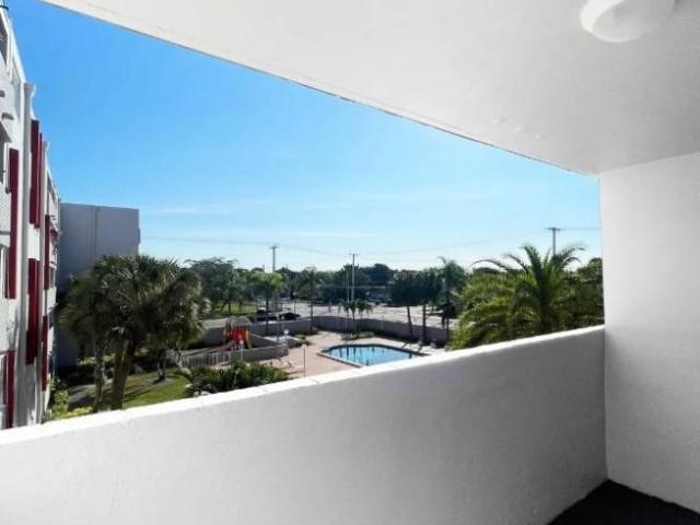 1 Br, 1 bath, Apartment 999 NE 167th Street
