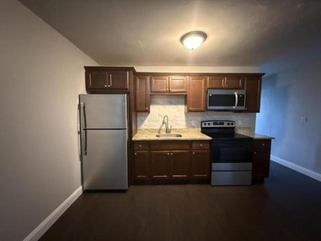 1 Br, 1 bath, Apartment 99 Irving St