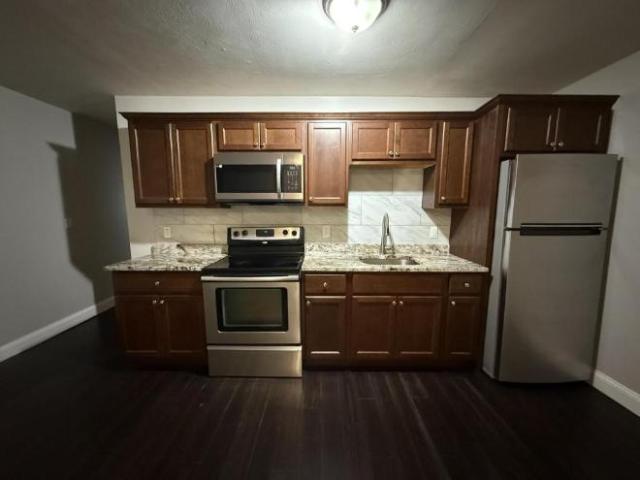 1 Br, 1 bath, Apartment 99 Irving St
