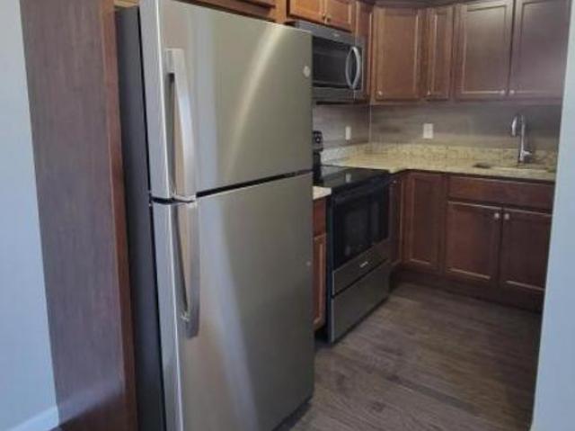 1 Br, 1 bath, Apartment 99 Irving St