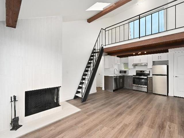1 Br, 1 bath, Condo 4025 Midvale Ave N