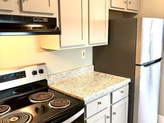 1 Br, 1 bath, Condo 4028 N Illinois Ave
