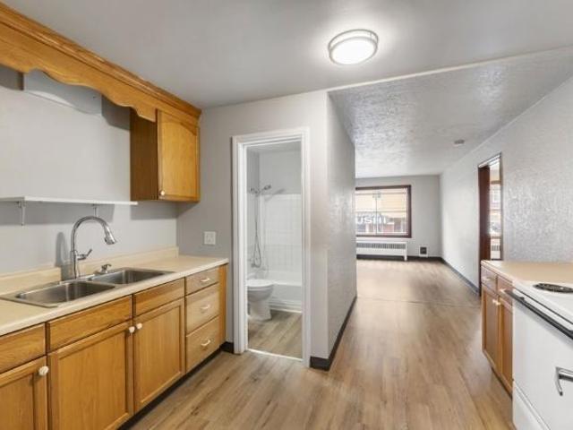 1 Br, 1 bath, Condo 403 1/2 Garfield St S