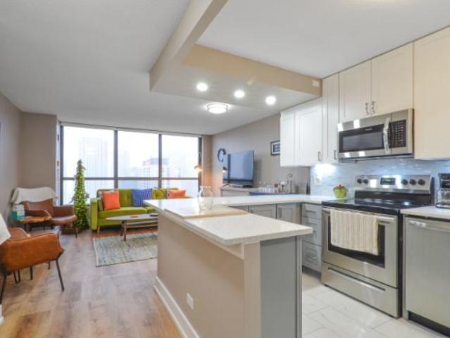 1 Br, 1 bath, Condo 405 N Wabash Ave