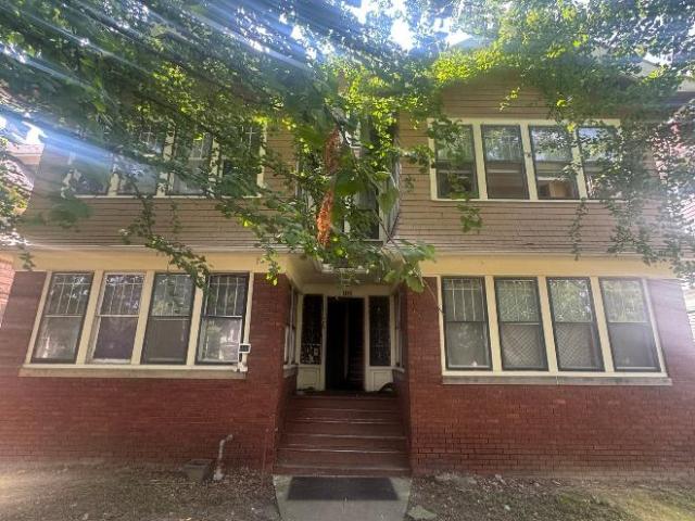 1 Br, 1 bath, Condo 405 Victoria Pl