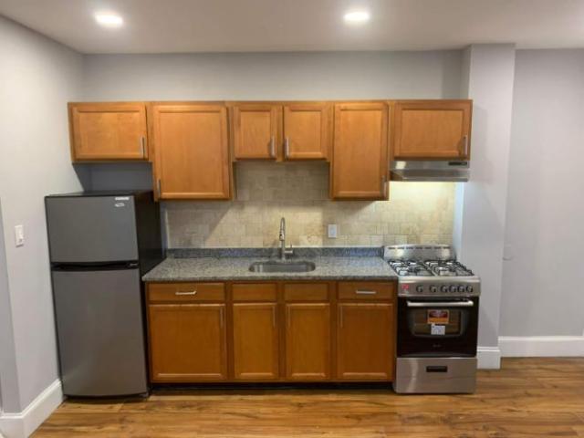 1 Br, 1 bath, Condo 406 W Walnut Ln