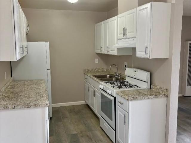1 Br, 1 bath, Condo 409 N Los Robles Ave