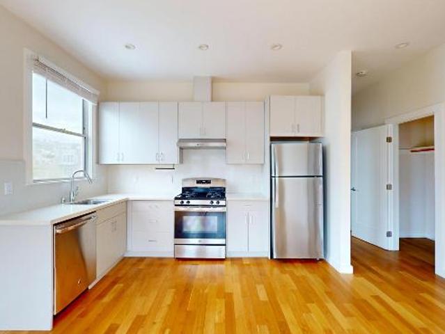 1 Br, 1 bath, Condo 40 Tiffany Ave