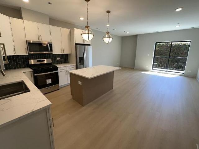 1 Br, 1 bath, Condo 4102 N Sheridan Road