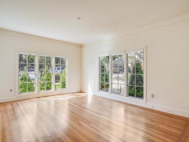 1 Br, 1 bath, Condo 4121 Greenwood Ave