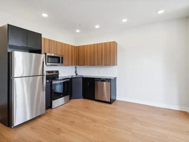 1 Br, 1 bath, Condo 4147 W Girard Ave